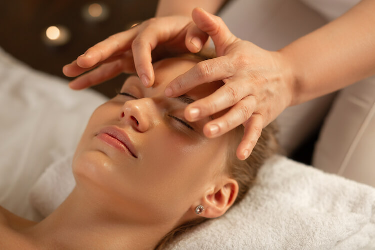 Mencubit Alis dapat Membuat Anda Tampak Lebih Muda, Lho! Kenali Brow ...