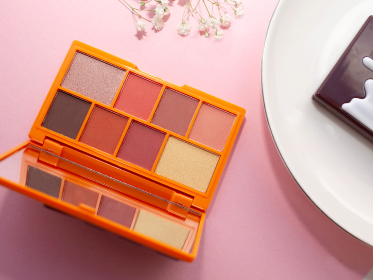 Rekomendasi Eyeshadow Palette Bernuansa Peach untuk Riasan Mata yang ...