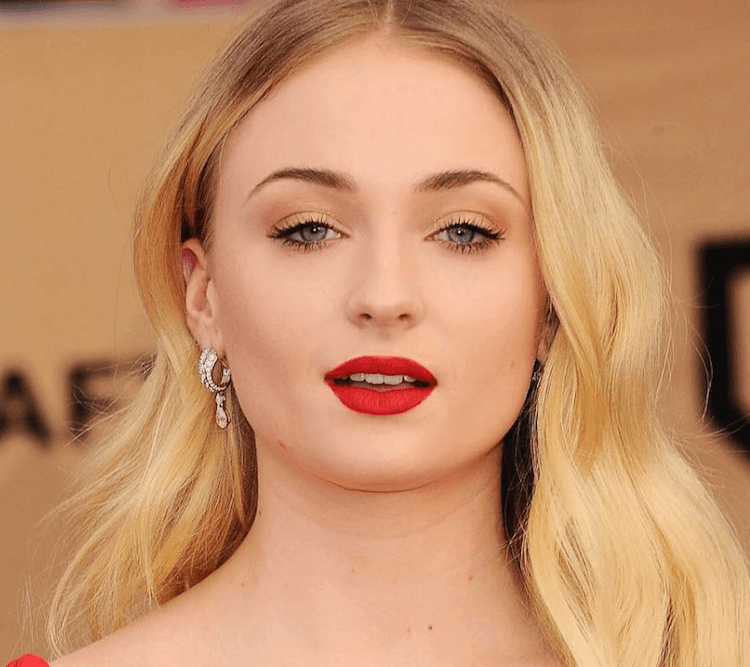 Mulai dari Natural hingga Bold, Berikut Inspirasi Makeup Sophie Turner ...