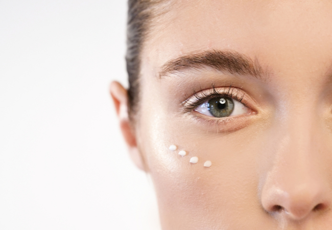 Apa Krim Mata Penting Digunakan? Pssst, Ini Kata Dermatolog! - Beauty ...