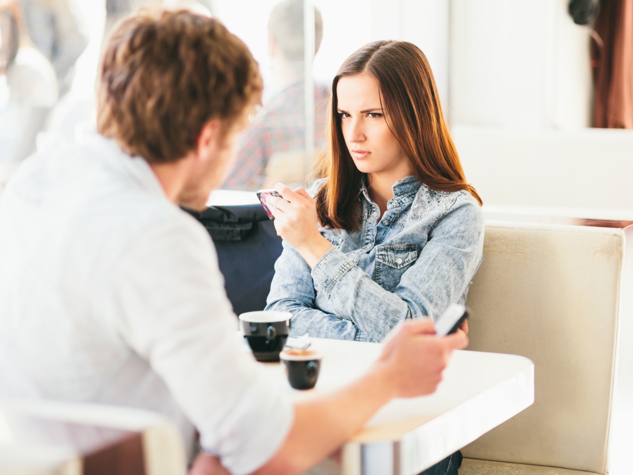 Tidak Selalu Terlihat Manis, Tindakan Romantis Berikut Ini Justru ...