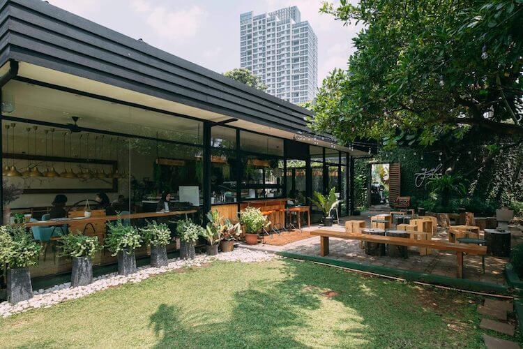 Penuh dengan Tumbuhan, Manjakan Mata Anda di 5 Kafe dan Restoran ...